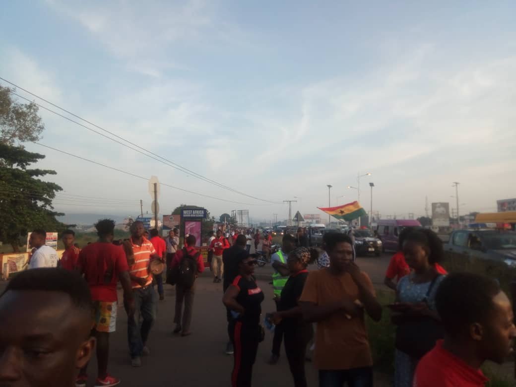 Adenta residents embark on footbridge demo – Starr Fm